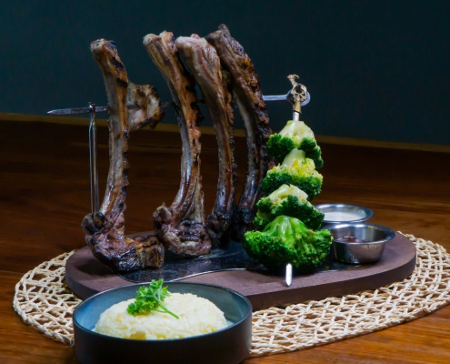 Lalezar Restaurant – Lalezar is a Turkish themed restaurant